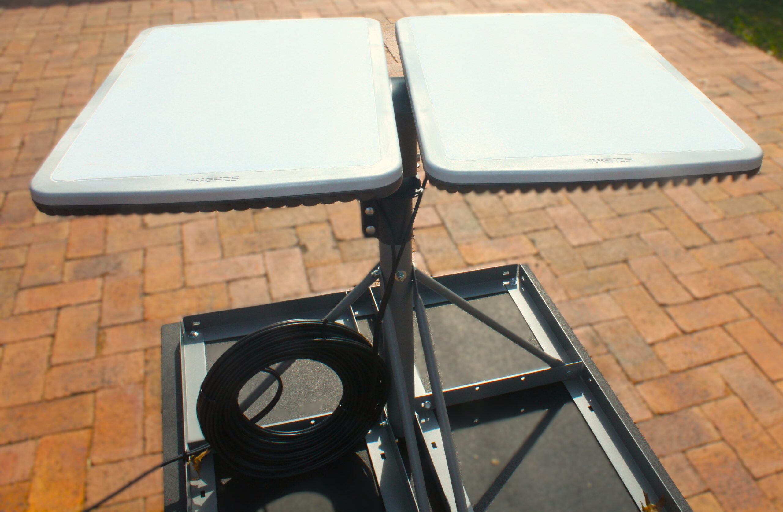 Q-KON Unveils New OneWeb Twoobii-LEO Flat-panel Terminals - Business Link